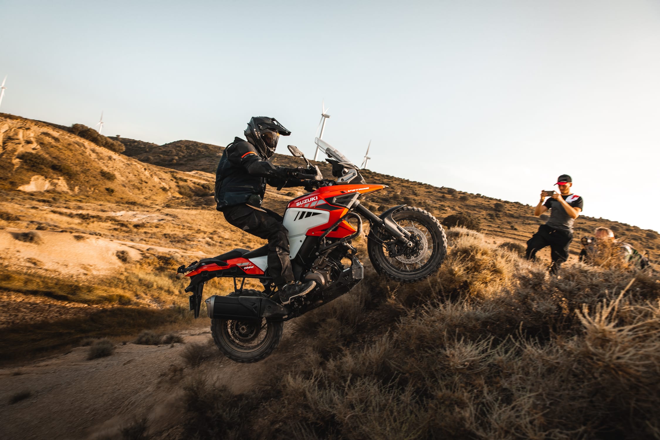 Suzuki : Tom Barrer devient pilote Officiel V-Strom - Trail Adventure ...
